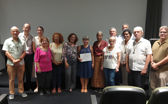 Juntas, Zaida Capote Cruz y la Avellaneda en la Academia Cubana de la ...